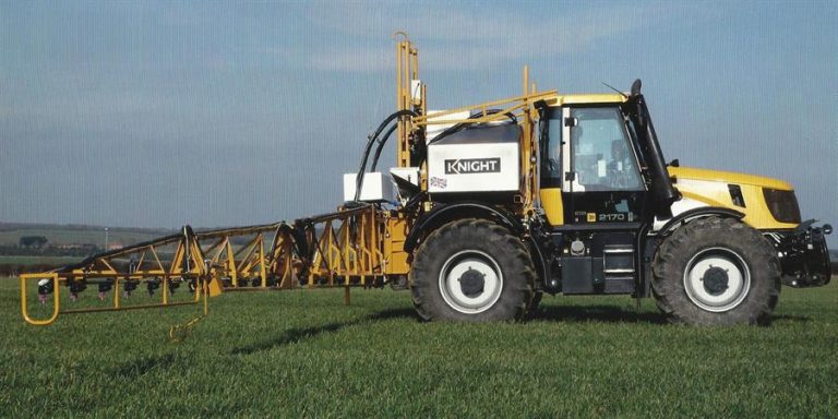 Knight Demountable Fastrac sprayer - Kilnwick Sprayers Ltd