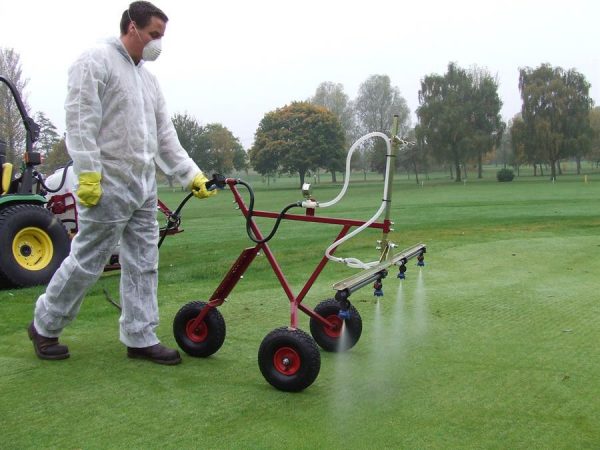 Team Walk on spray boom - Kilnwick Sprayers Ltd